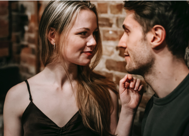 “How to let a girl know you're interested” 10 Easy Steps - Loopward